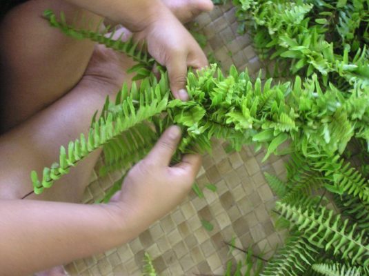 7 Different Methods of Making Hawaiian Leis | Shaka Lei